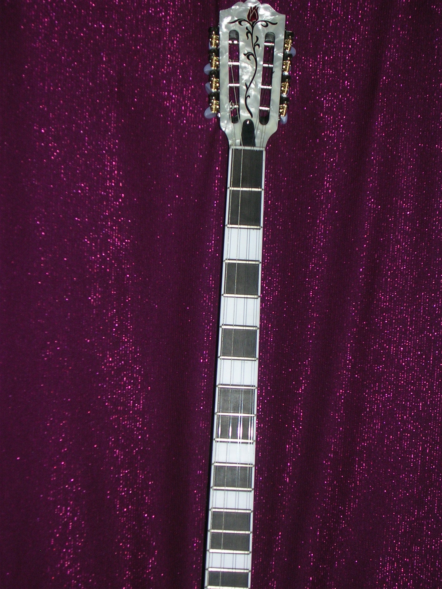 DV12.31.25.1 IN STOCK – BOUZOUKI WORLD